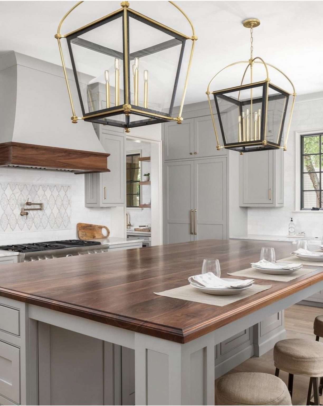 21 Kitchen Island Lighting Ideas To Make a Statement