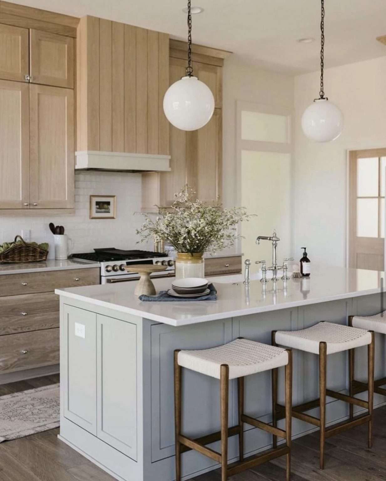 21 Kitchen Island Lighting Ideas To Make a Statement