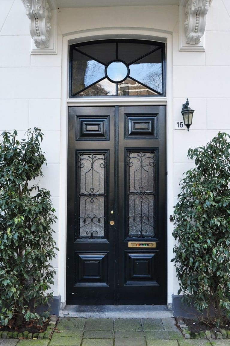 45 Modern Black Front Door Ideas (With Photos)
