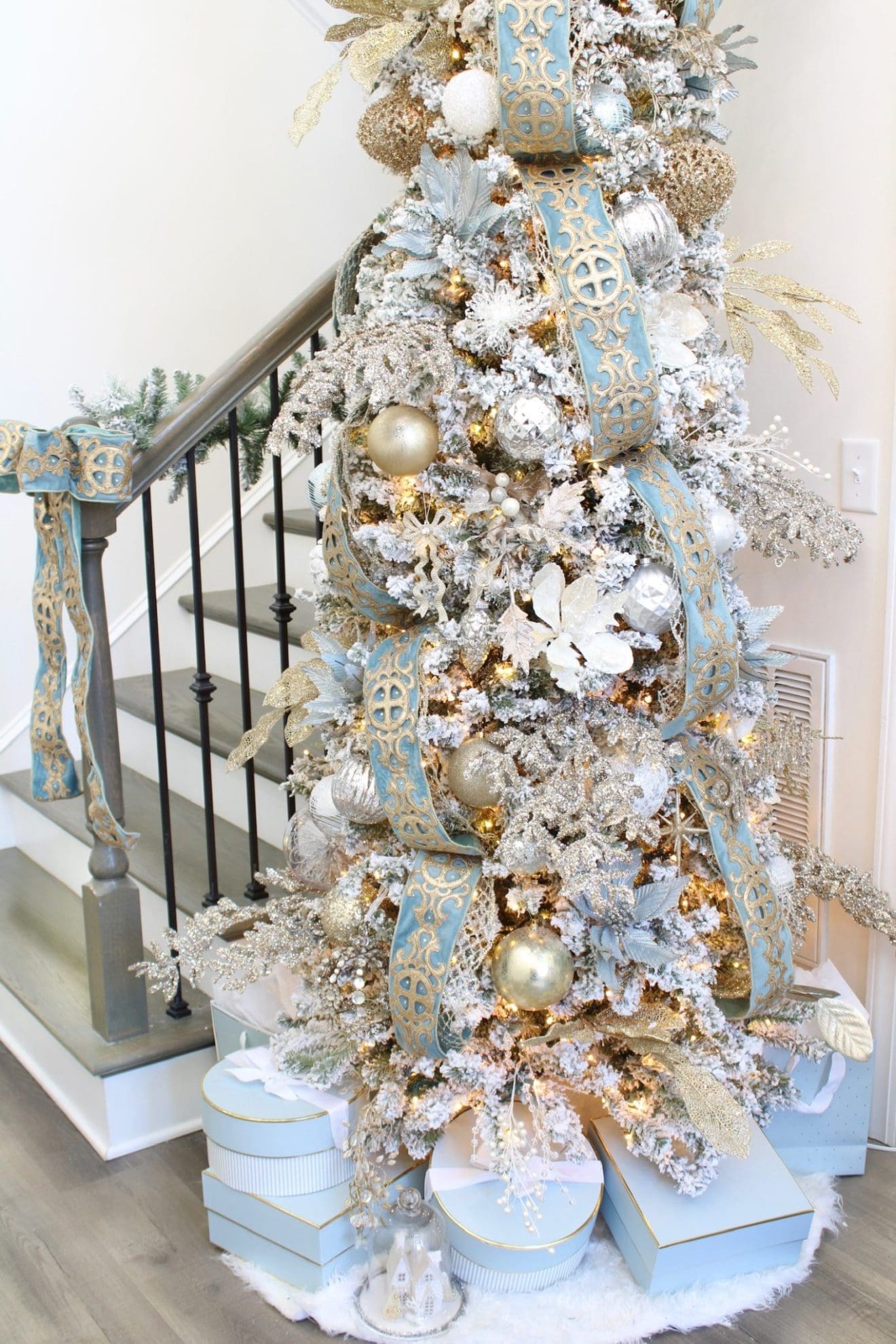 20 Best White and Blue Christmas Tree Decor Ideas