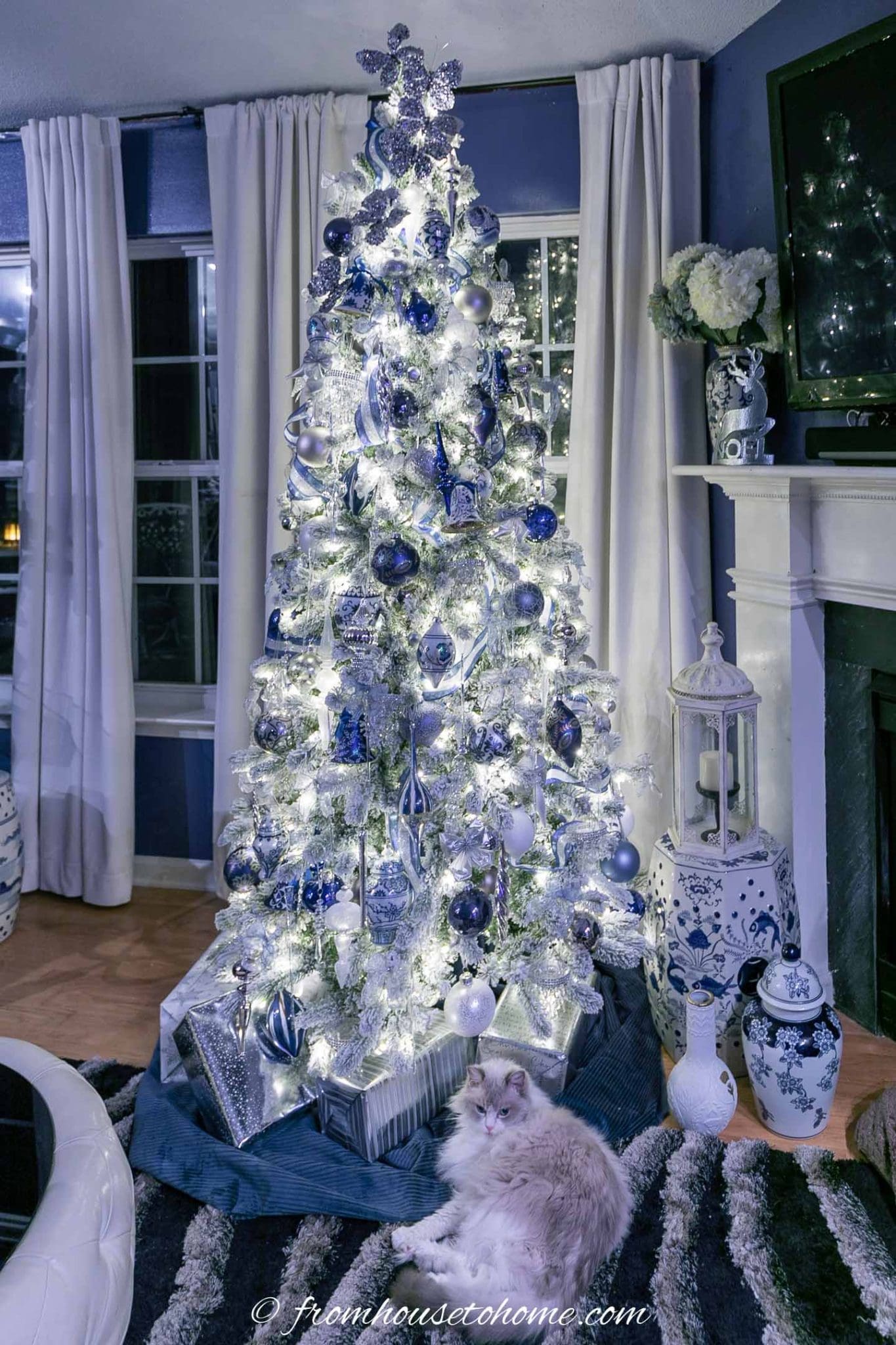 20 Best White and Blue Christmas Tree Decor Ideas