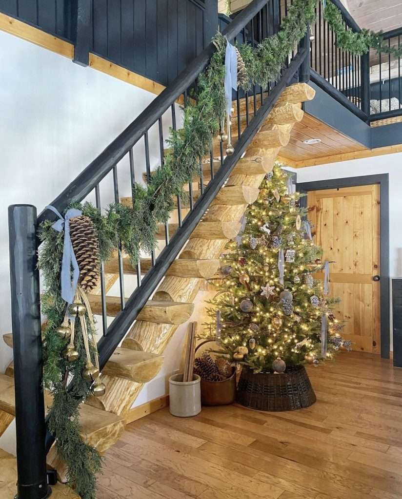 50+ Stunning Christmas Staircase Decor Ideas to Try This Year