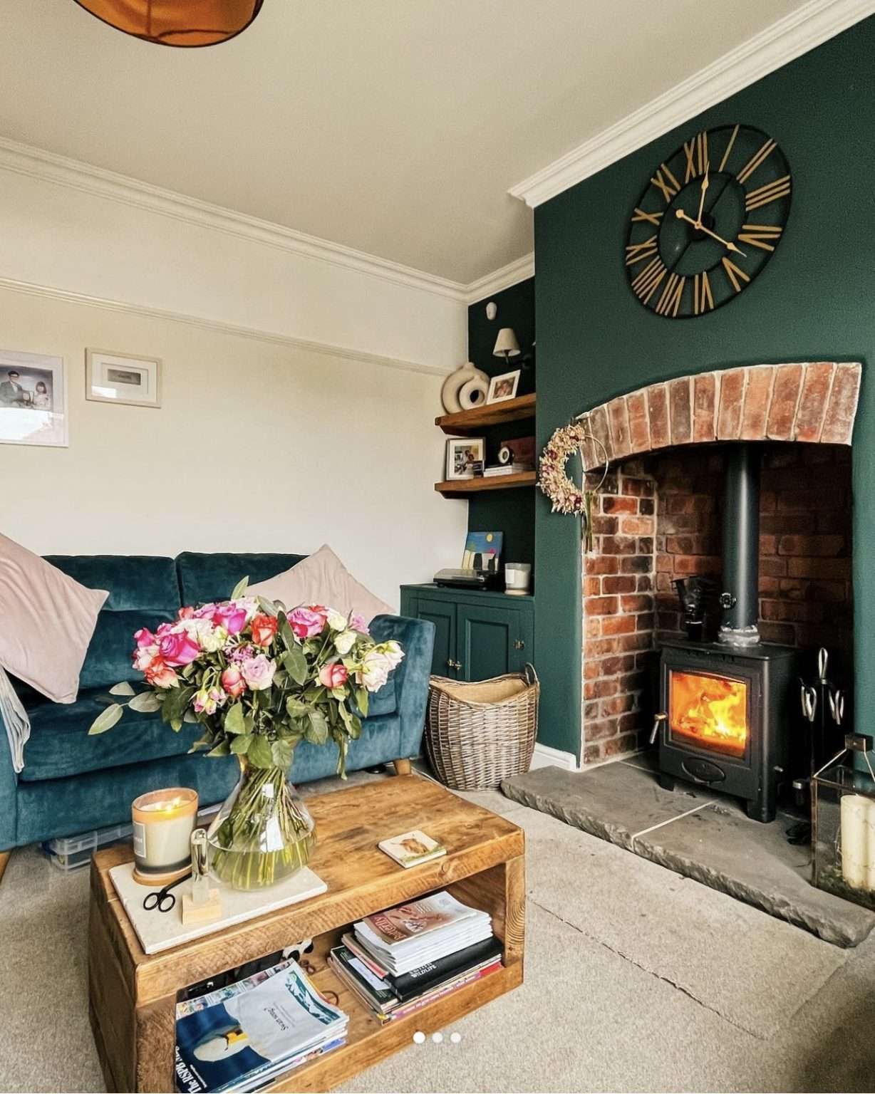 20 Marvelous Living Rooms With Log Burners