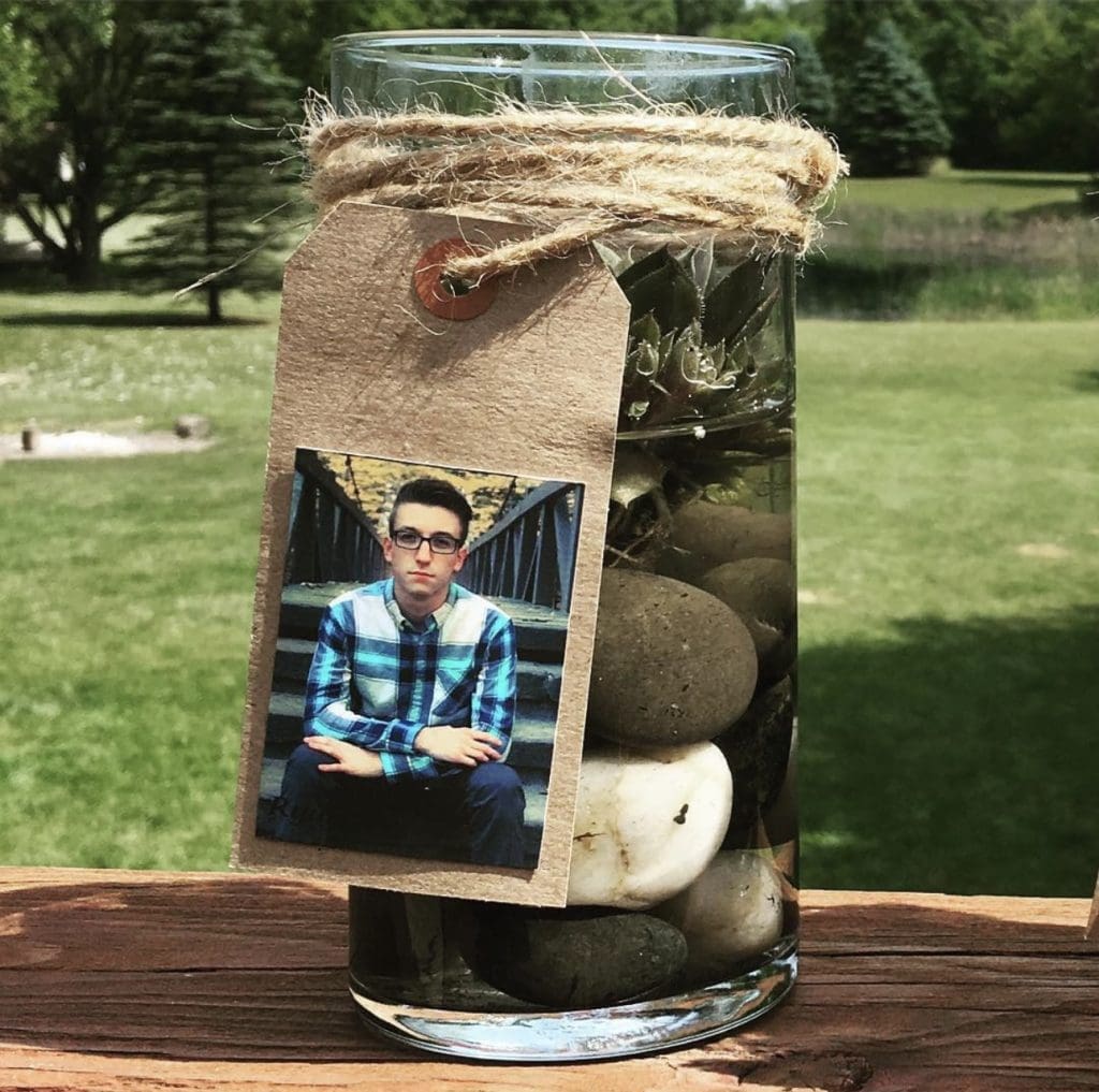 27 Best Graduation Party Centerpieces to Make a Statement