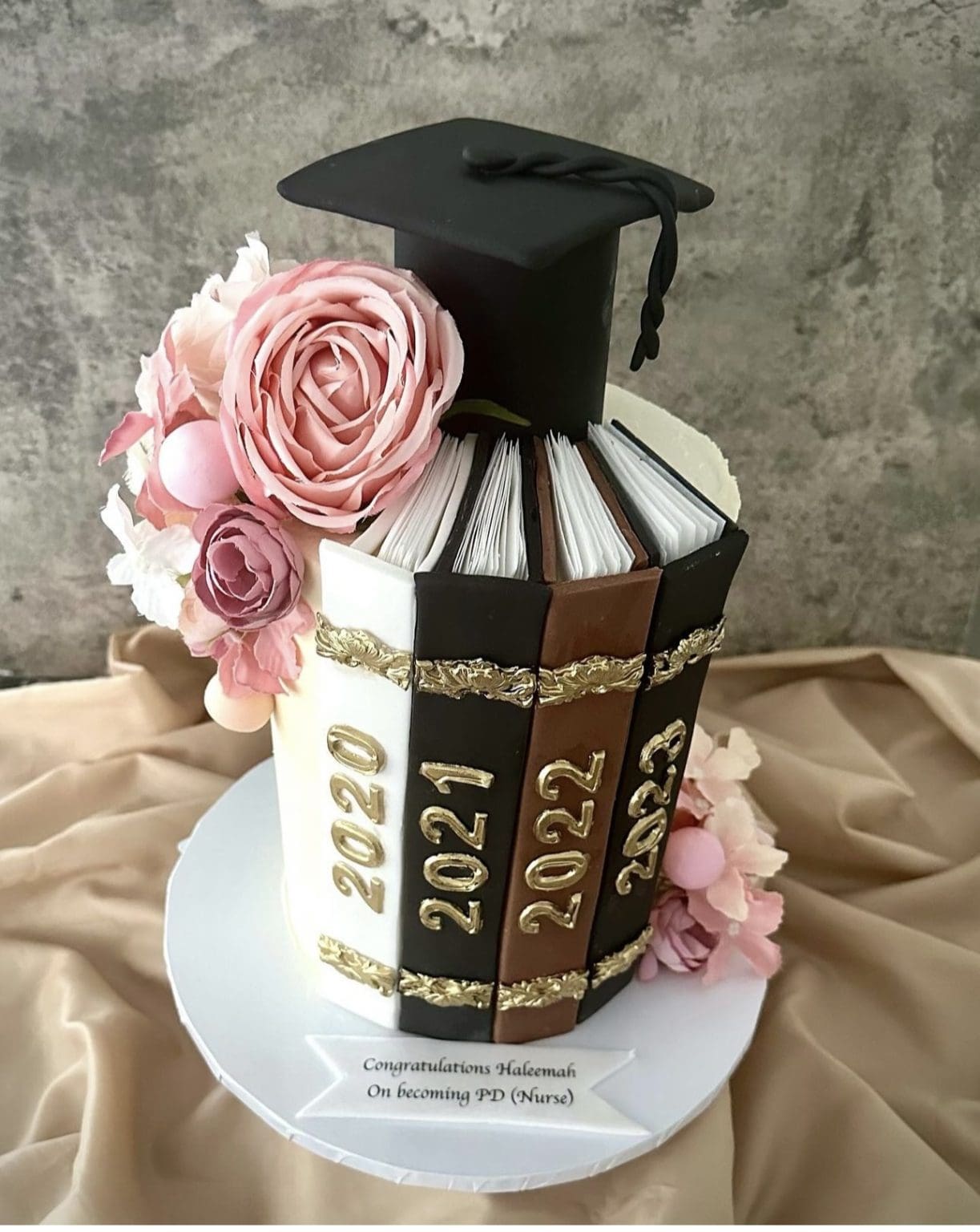 24 Best Graduation Cake Ideas for the Perfect Celebration