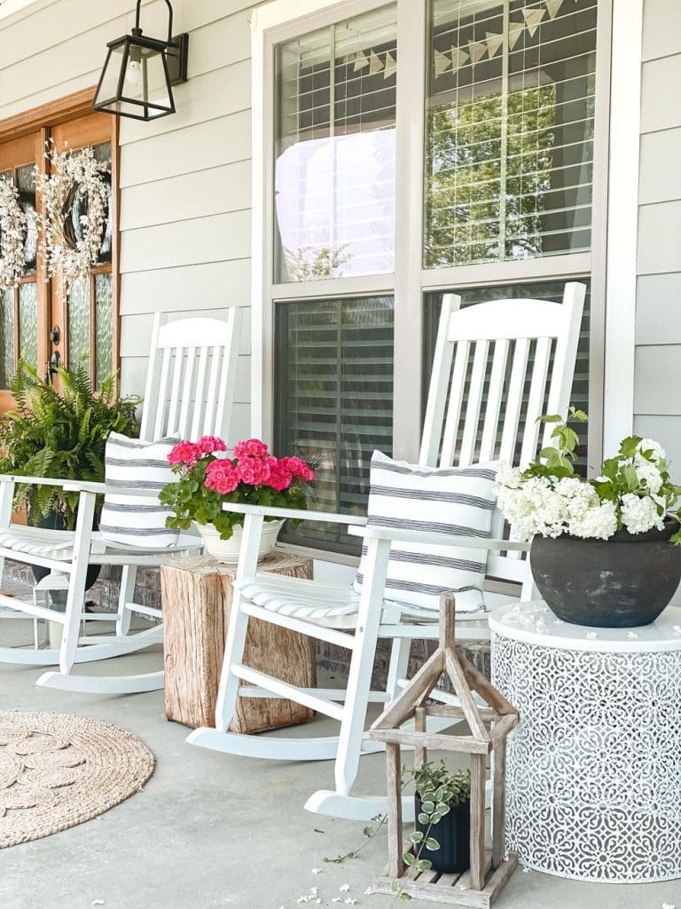 24 Super Cute Small Front Porch Ideas You'll Love