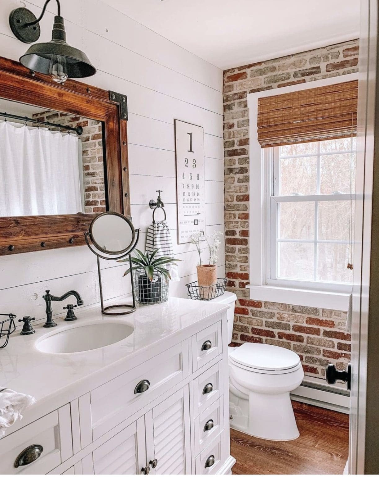 24 Best Farmhouse Bathroom Ideas to Inspire You