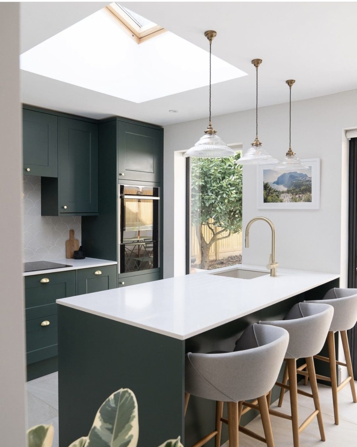 34 Best Dark Green Kitchen Ideas to Inspire You