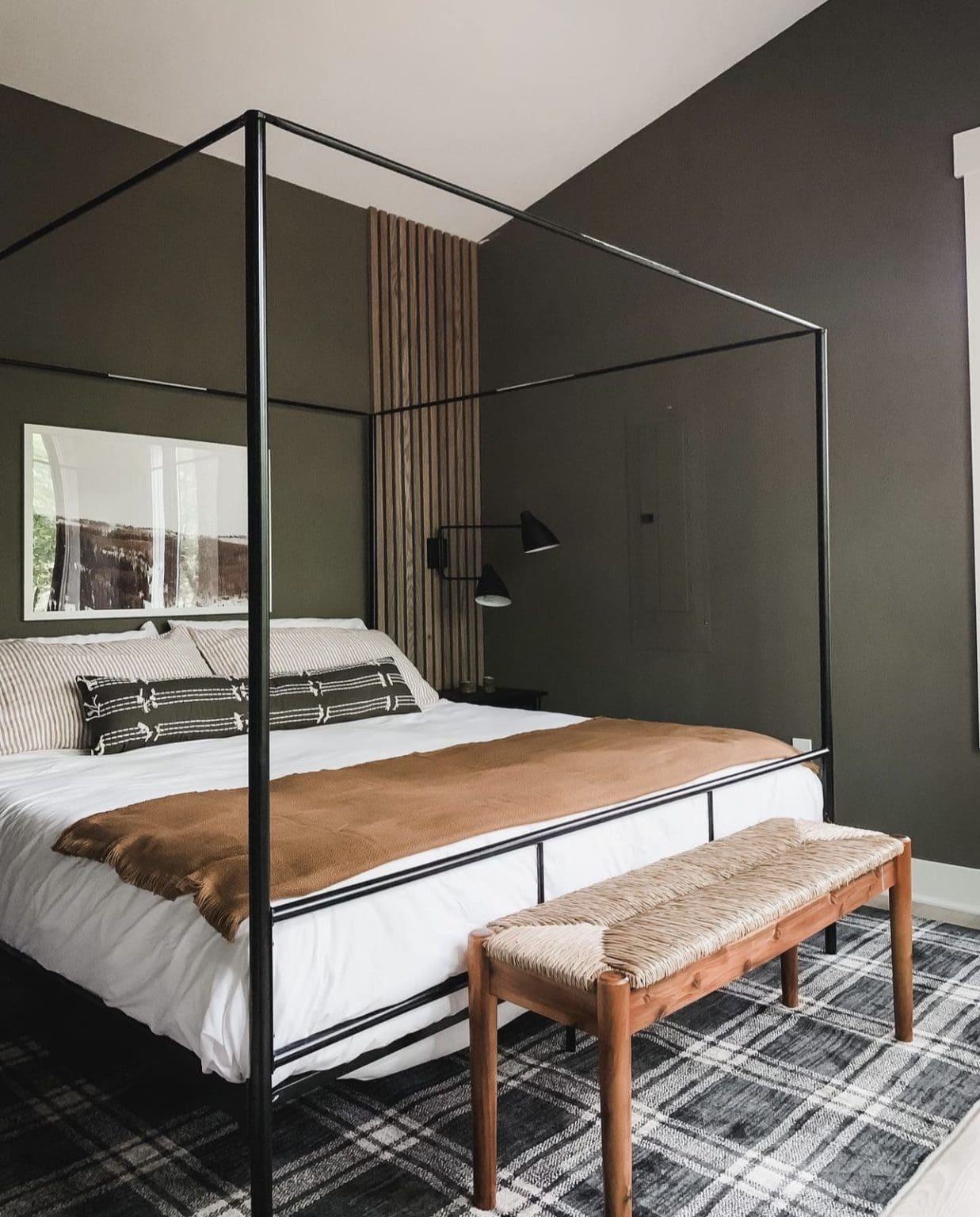 29 Dark and Moody Bedroom Ideas for a Relaxing Ambiance