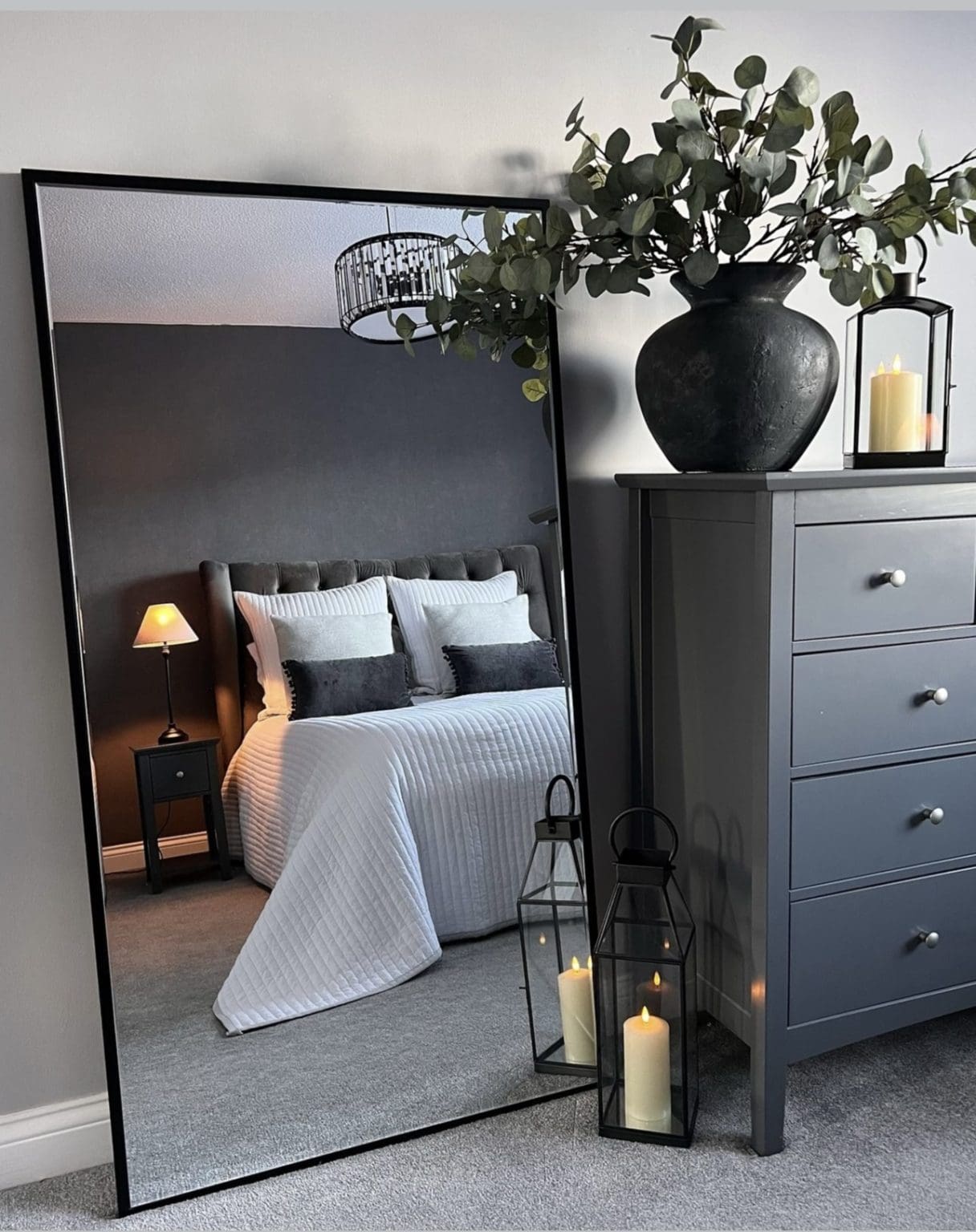 29 Dark and Moody Bedroom Ideas for a Relaxing Ambiance