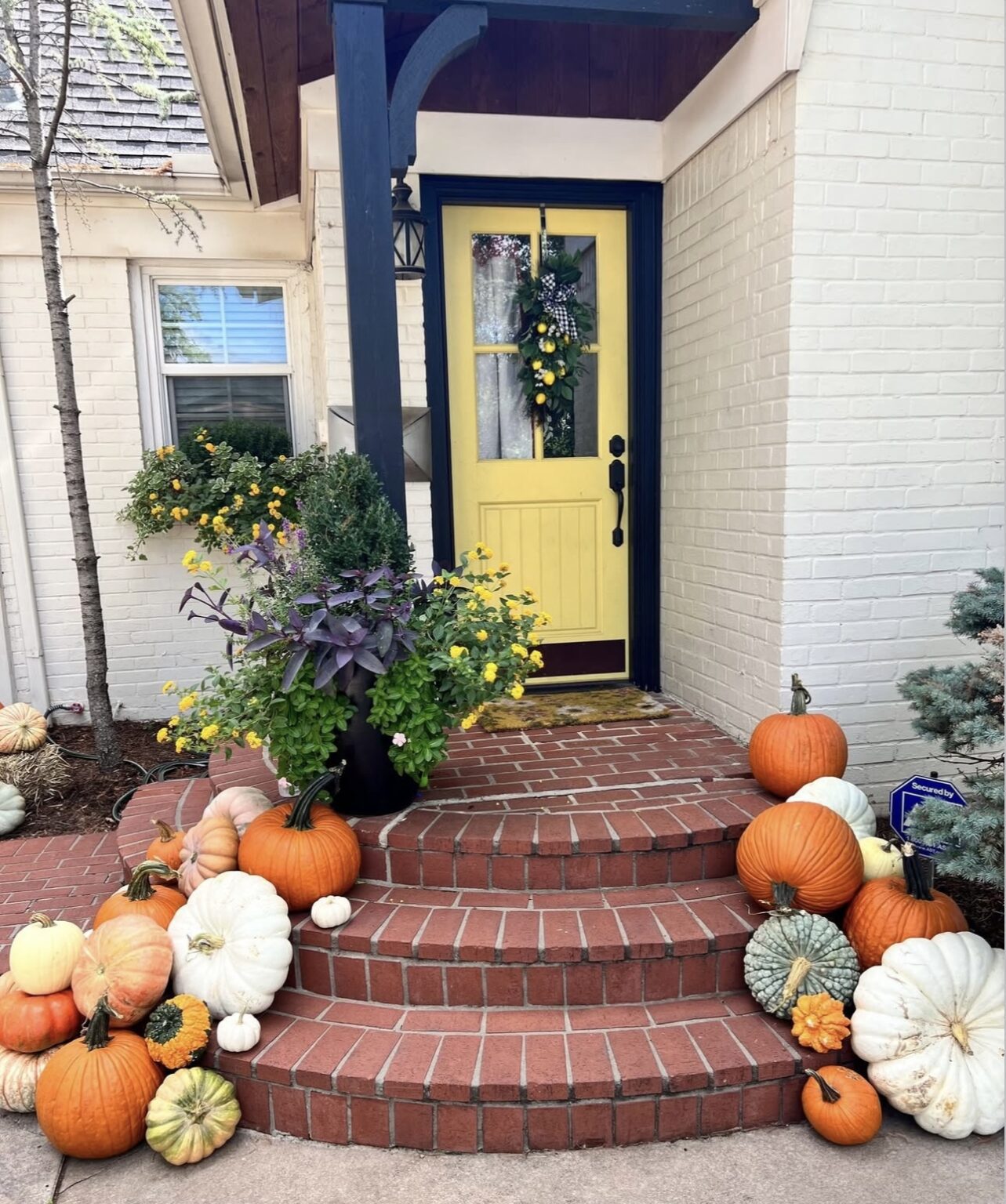 27 Best Fall Front Porch Decor Ideas to Inspire You