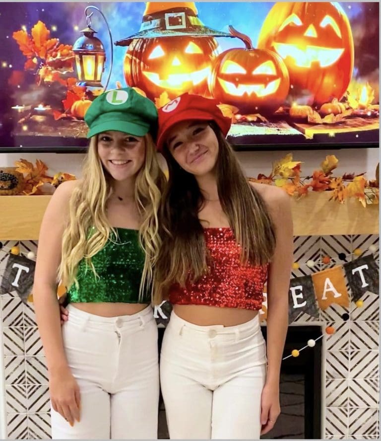 24 Super Cute Best Friend Costume Ideas You'll Love