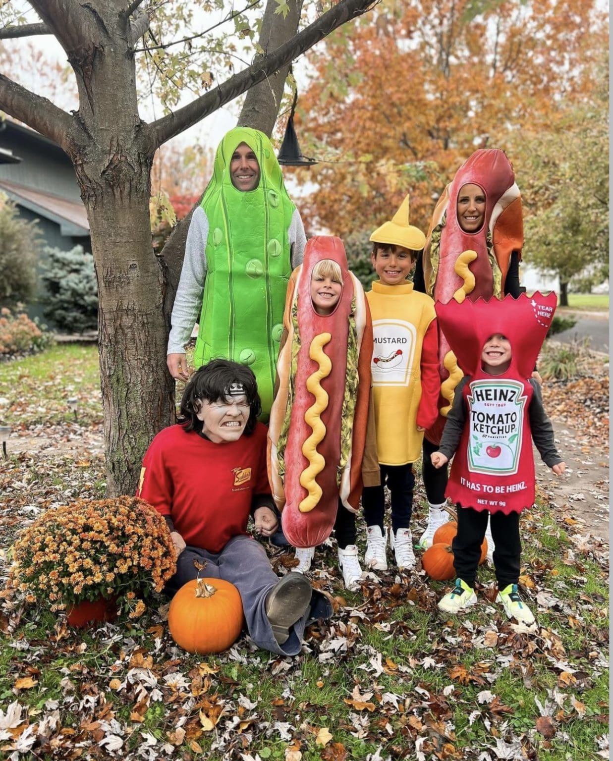 34 Best Family Costume Ideas That Everyone Will Love