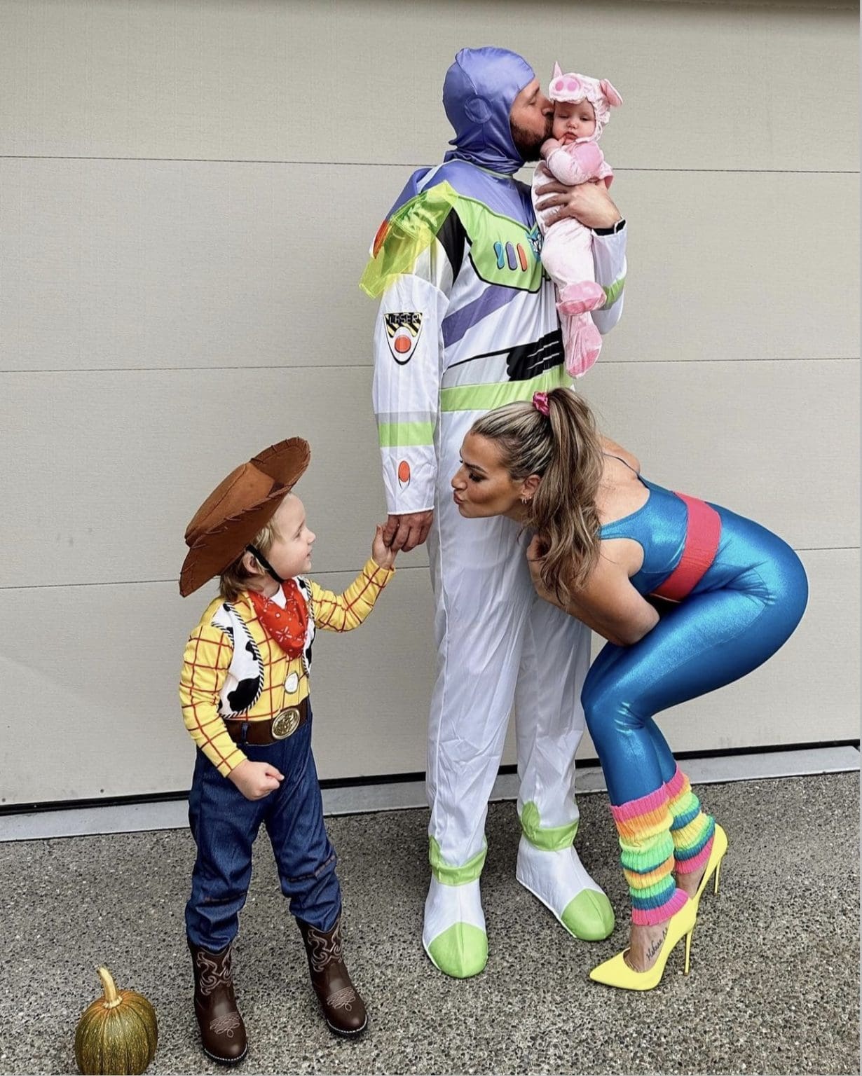 34 Best Family Costume Ideas That Everyone Will Love