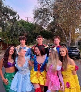 27 Best Group Costume Ideas That Every Member Will Love