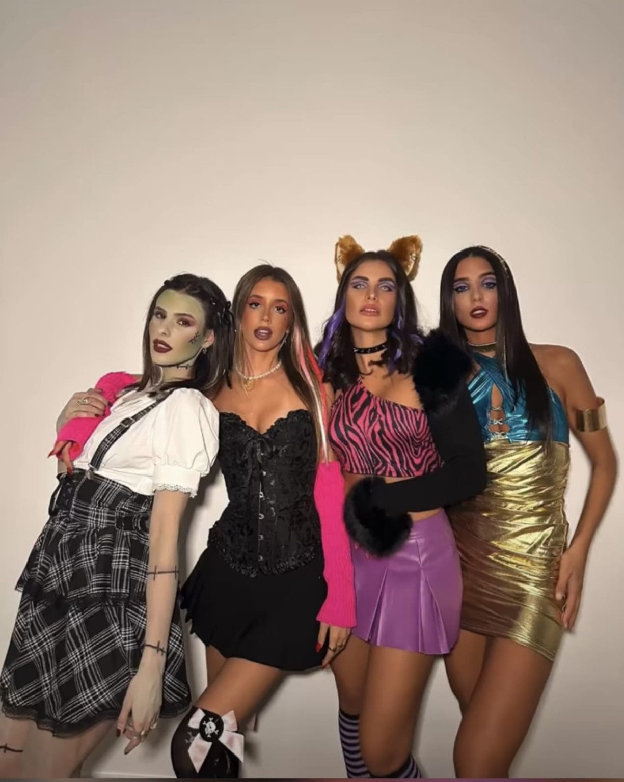 27 Best Group Costume Ideas That Every Member Will Love