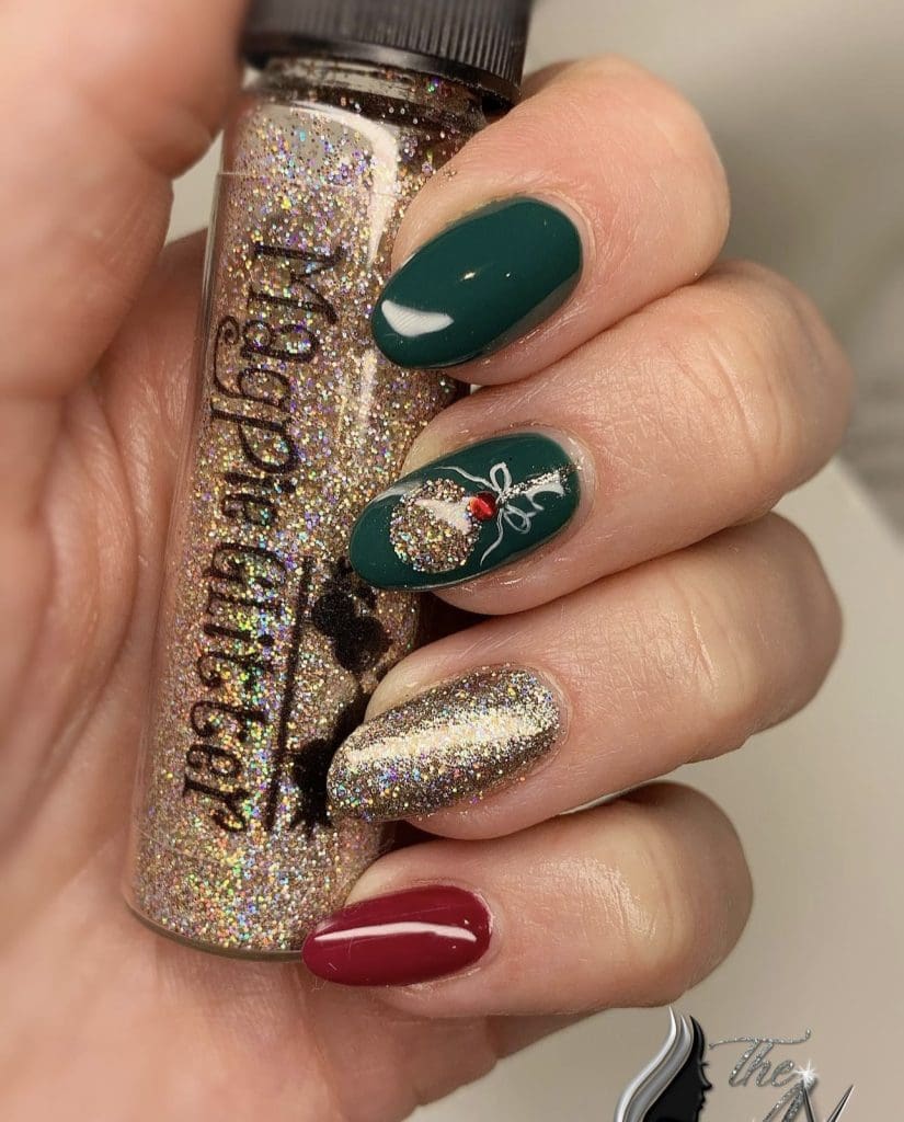 40 Trendy Green Christmas Nail Ideas for the Ultimate Festive Look