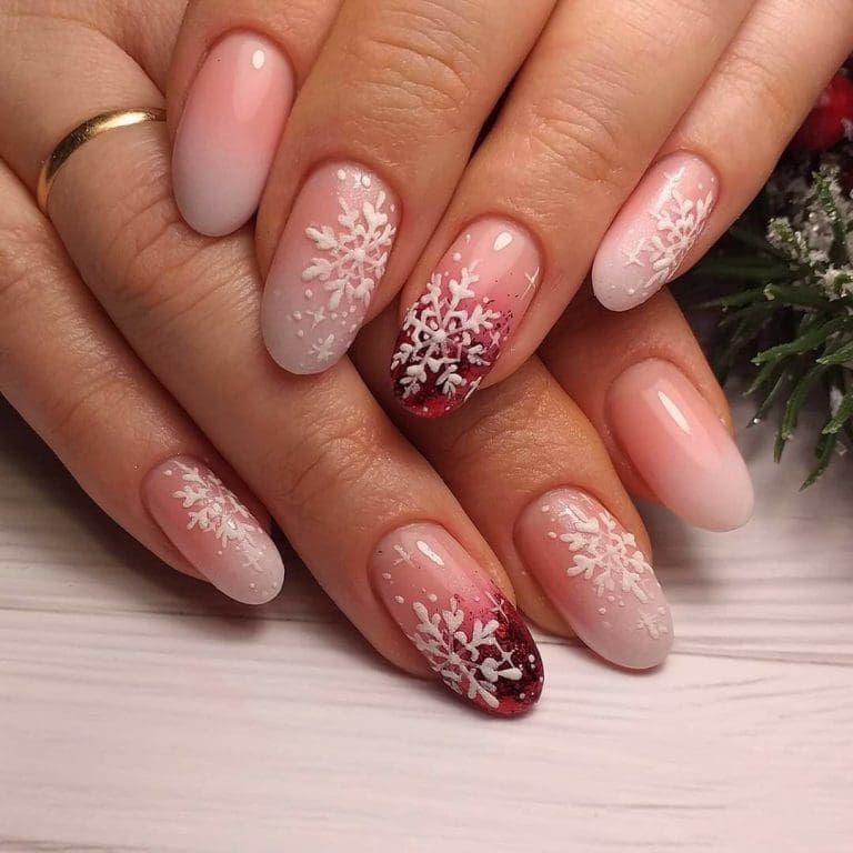 30 Neutral Christmas Nail Ideas for a Sophisticated Look