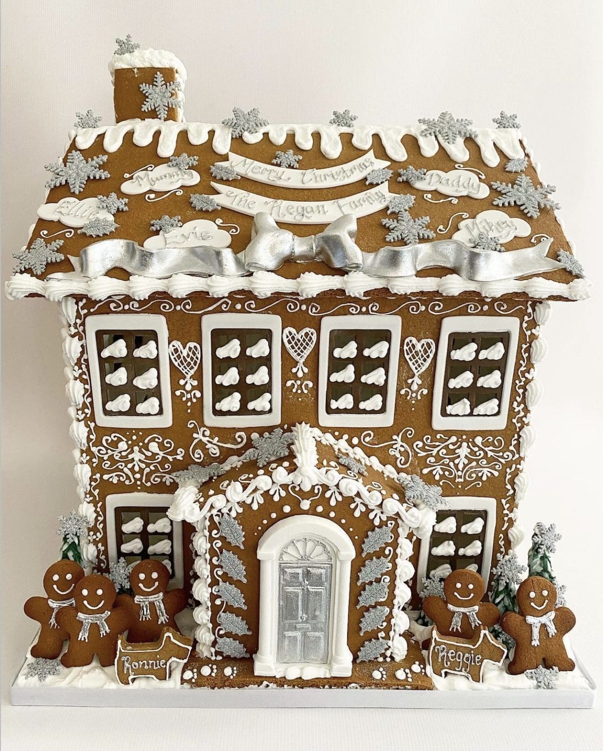 29 Creative Gingerbread House Decorating Ideas to Inspire You