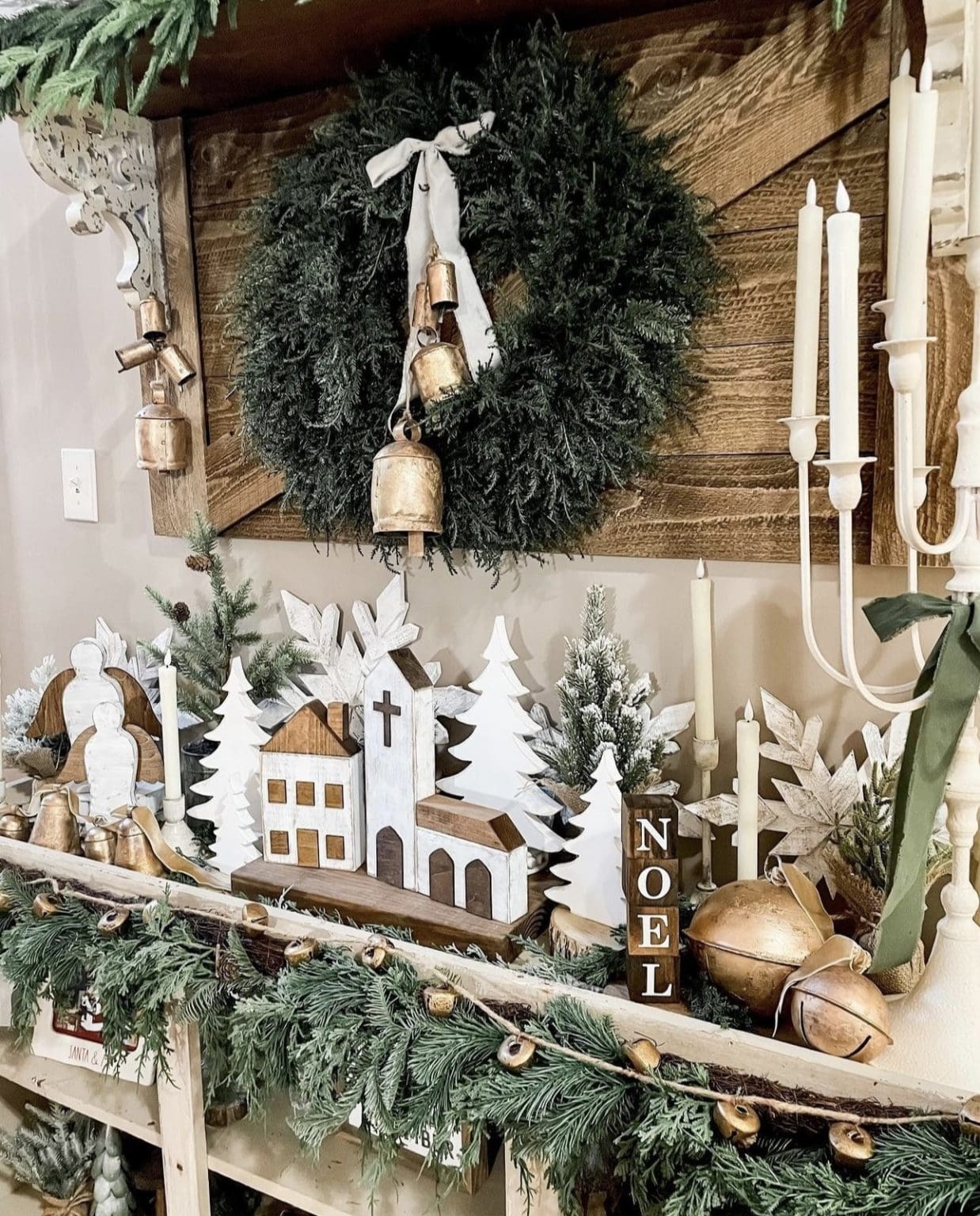 40 Farmhouse Christmas Decor Ideas for a Rustic Holiday Charm