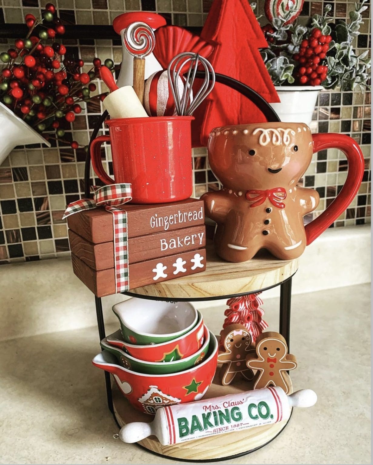 40 Christmas Kitchen Decor Ideas to Bring in the Holiday Spirit