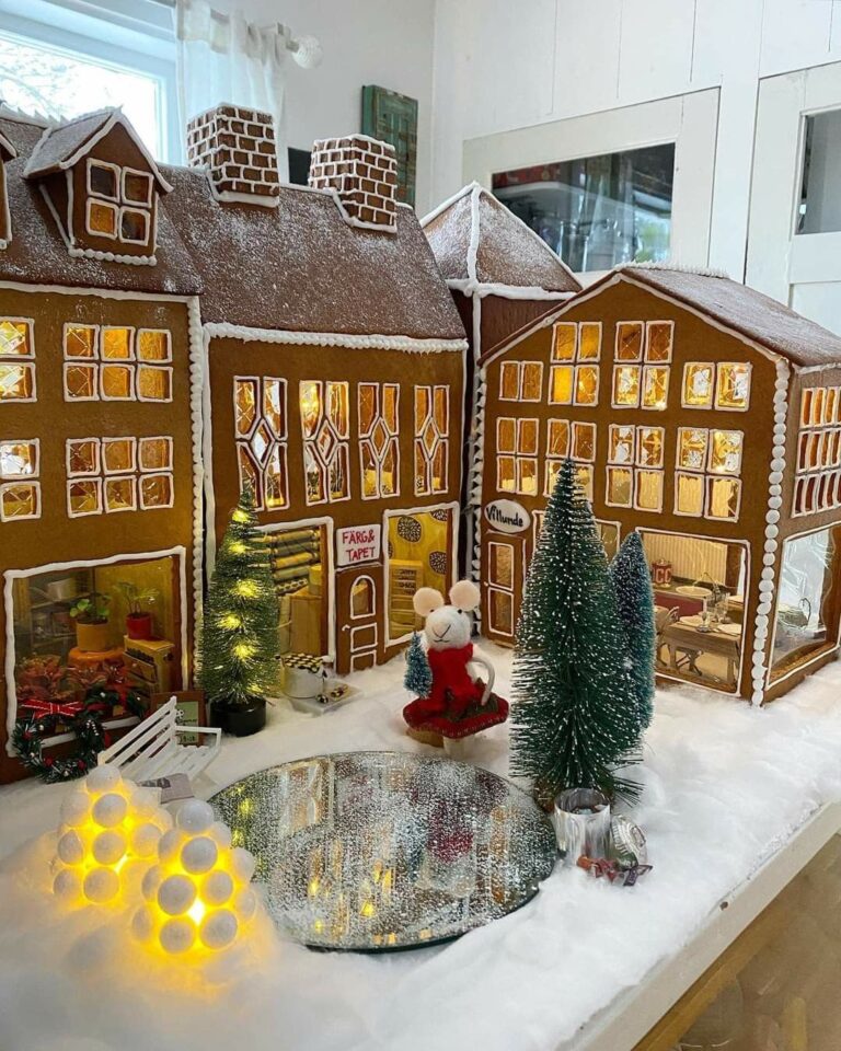 29 Creative Gingerbread House Decorating Ideas to Inspire You