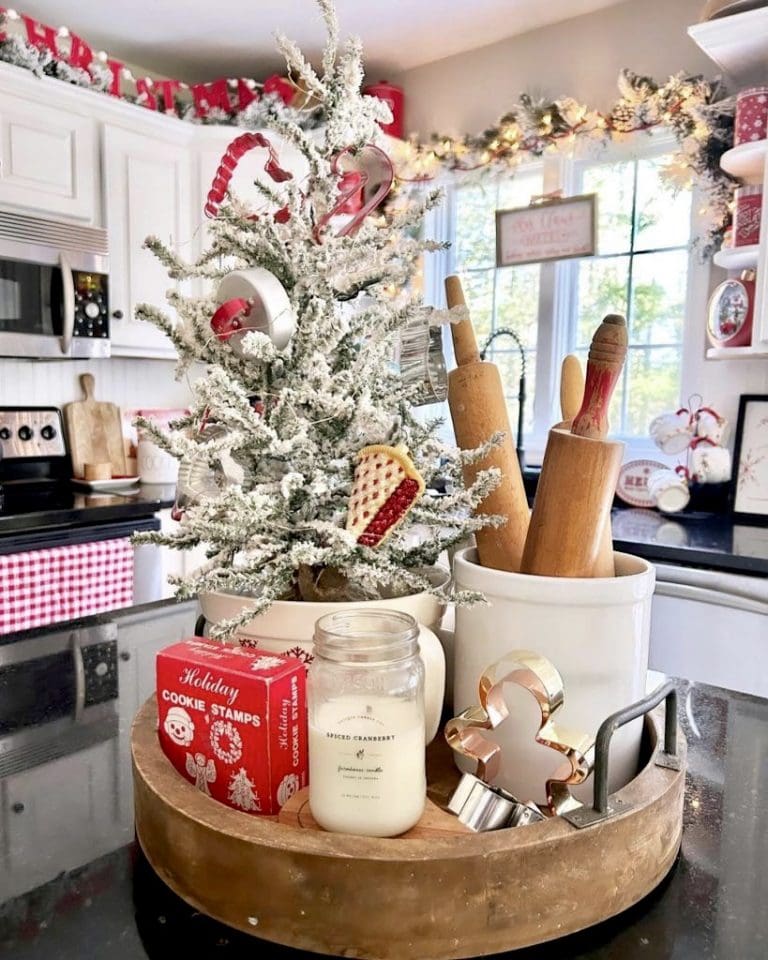 40 Christmas Kitchen Decor Ideas to Bring in the Holiday Spirit