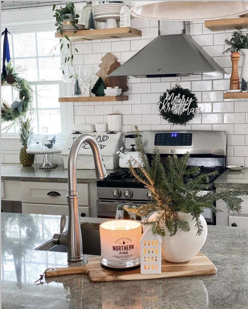 40 Christmas Kitchen Decor Ideas to Bring in the Holiday Spirit