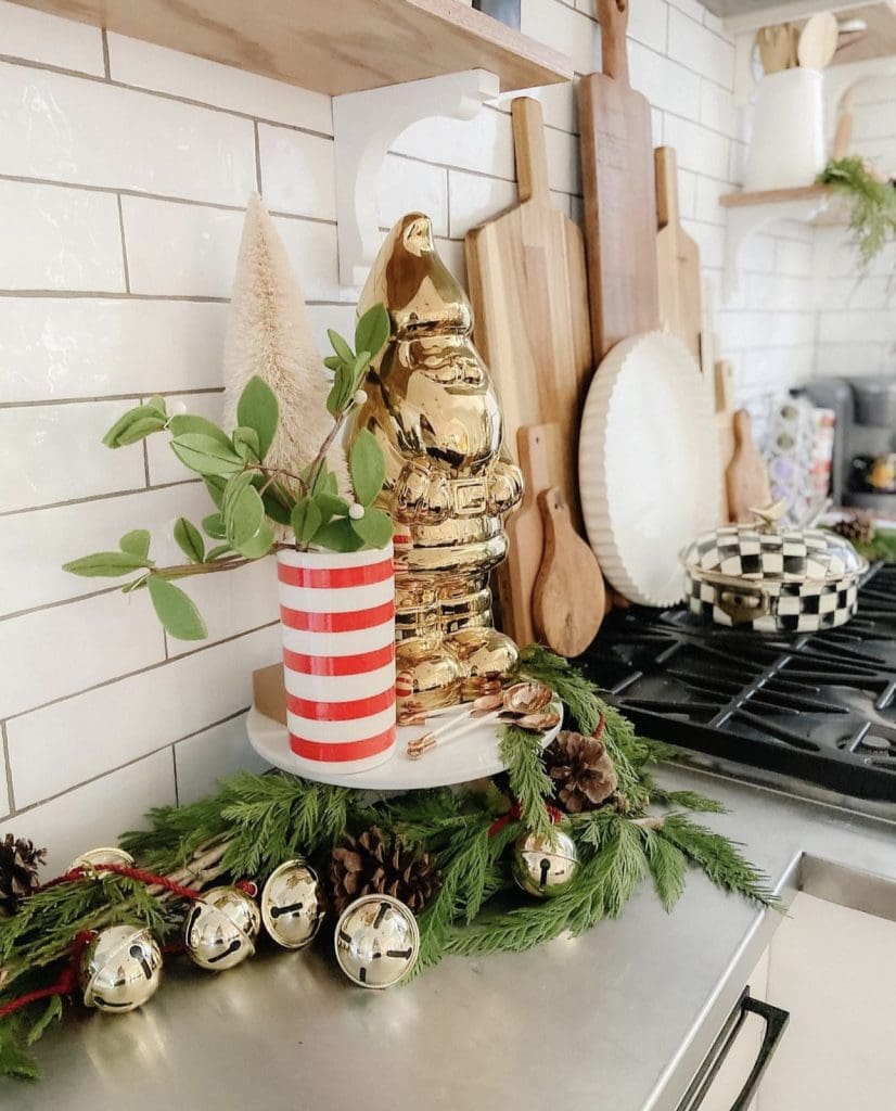 40 Christmas Kitchen Decor Ideas to Bring in the Holiday Spirit