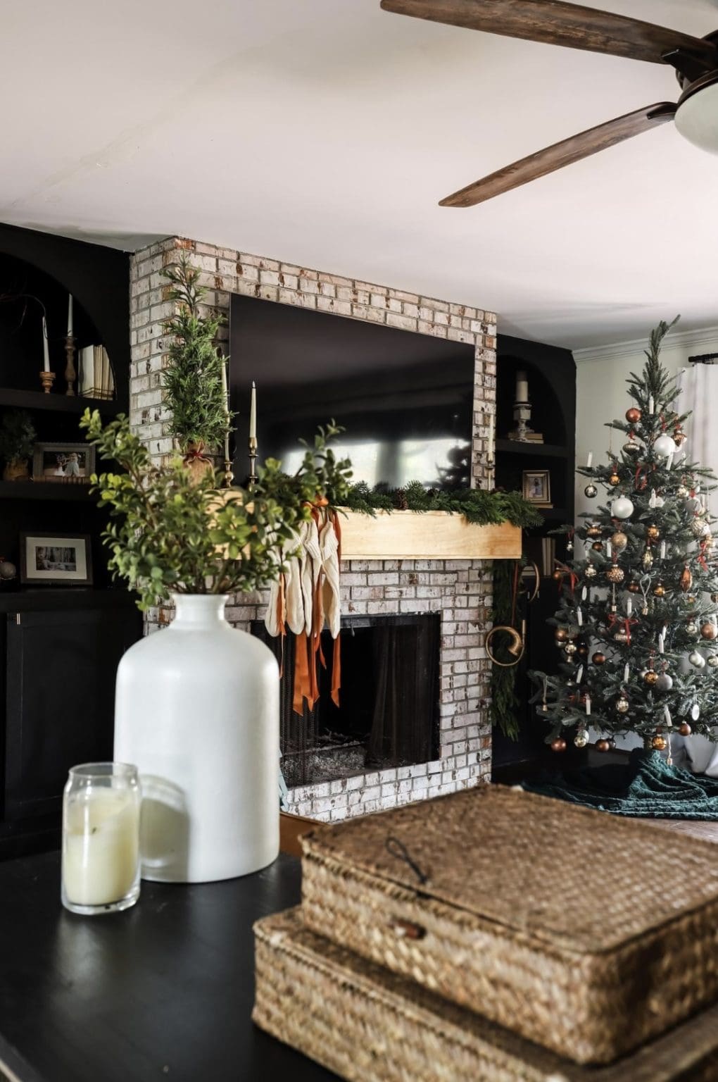 30 Best Christmas Living Room Decor Ideas to Inspire You