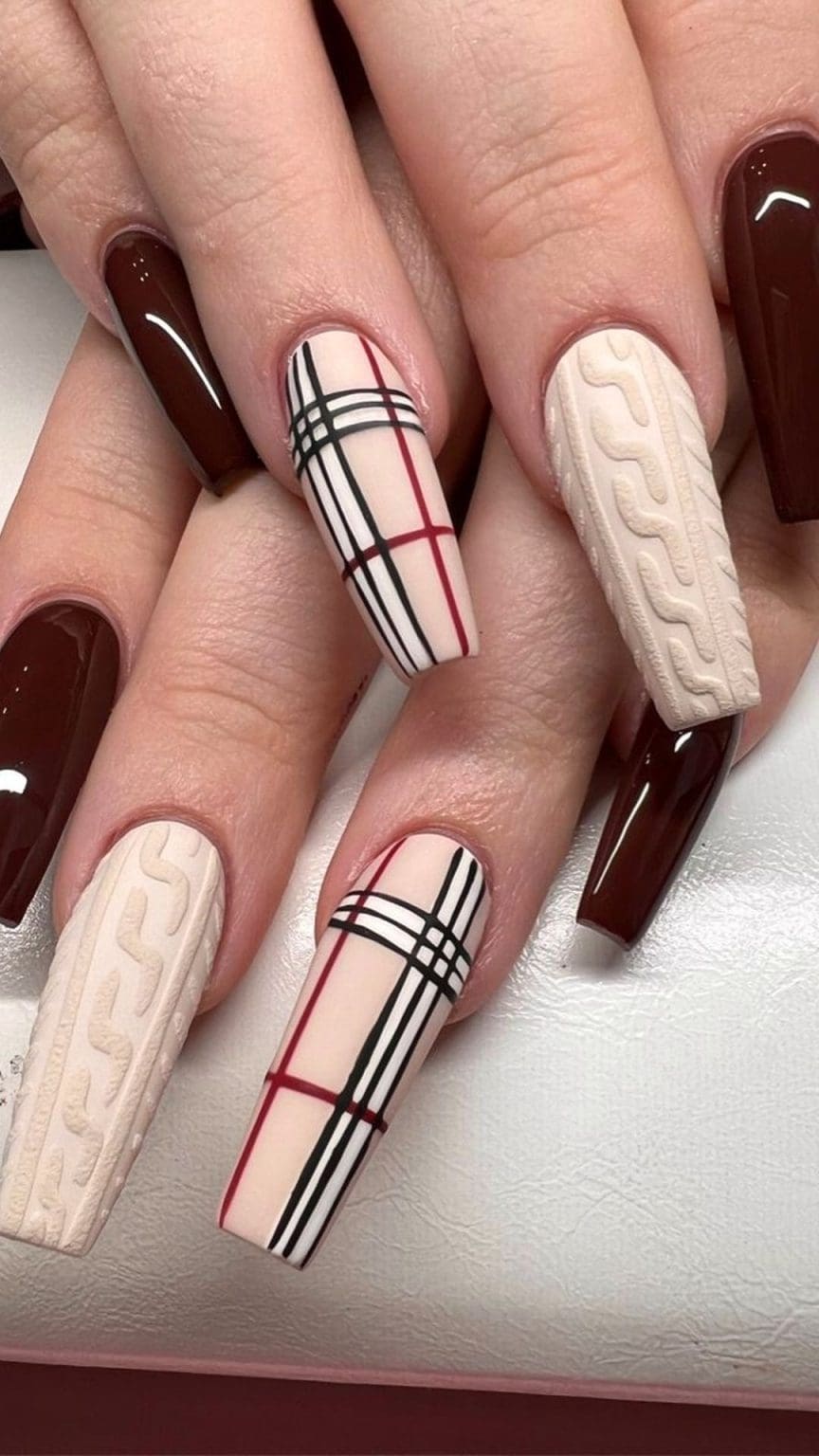37 Best Plaid Nail Ideas to Perfect Your Cozy Look