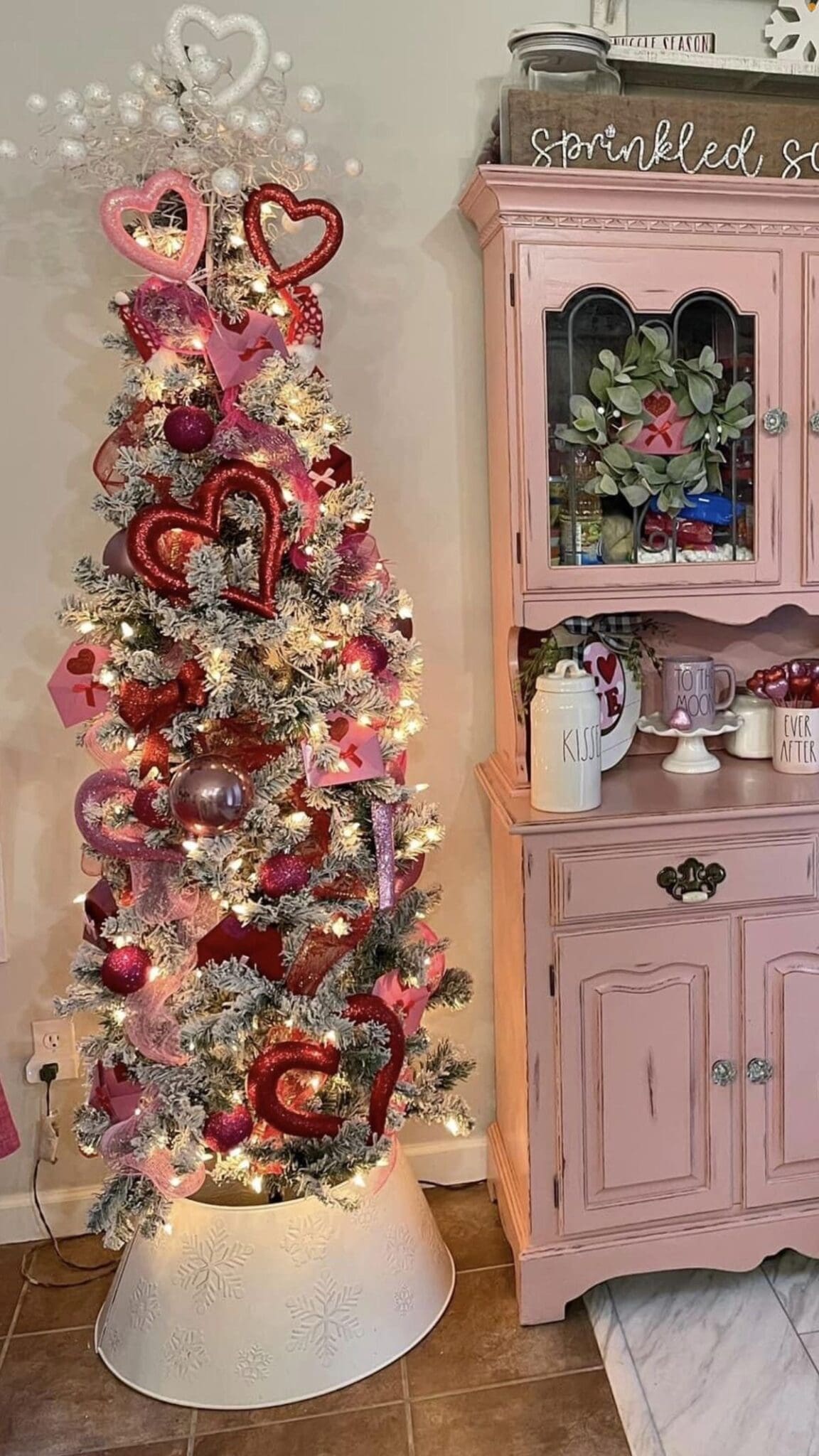 34 Stunning Valentine’s Tree Ideas to Celebrate Love