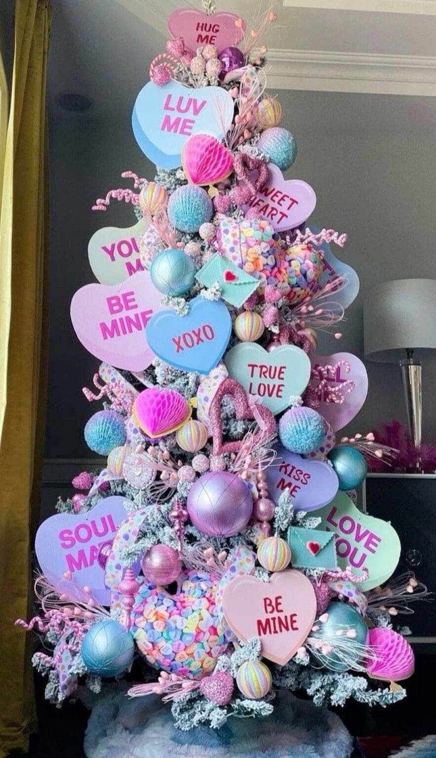 34 Stunning Valentine’s Tree Ideas to Celebrate Love
