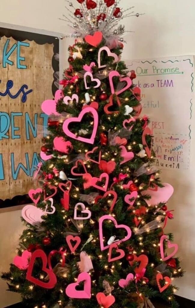 34 Stunning Valentine’s Tree Ideas to Celebrate Love