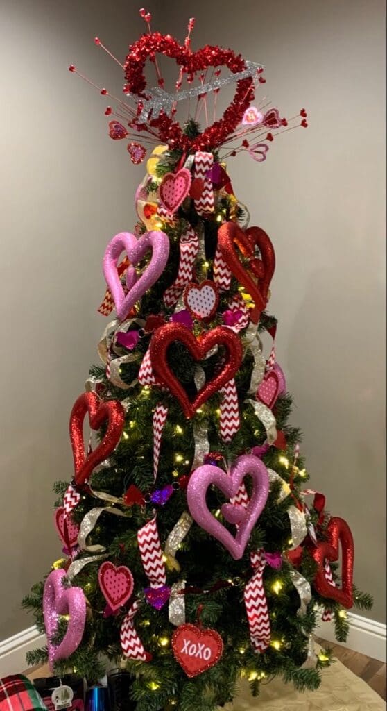 34 Stunning Valentine’s Tree Ideas to Celebrate Love