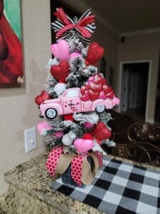 34 Stunning Valentine’s Tree Ideas to Celebrate Love