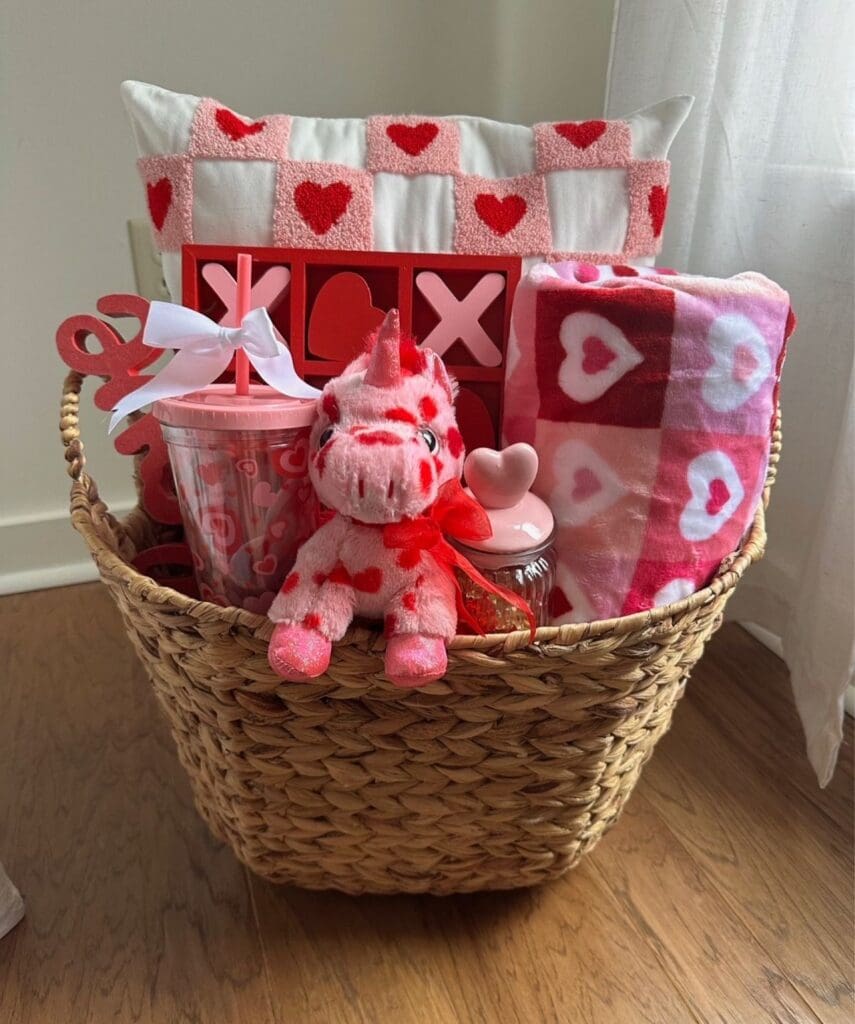 27 Insanely Cute Valentine's Day Gift Basket Ideas
