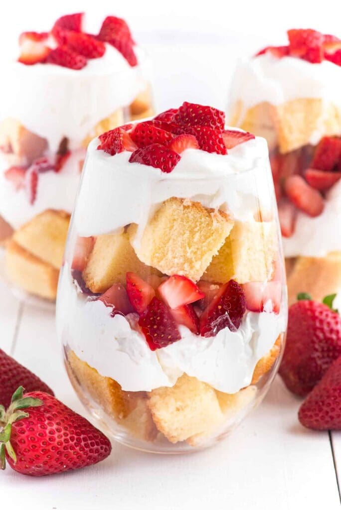 24 Mouth-Watering Mini Dessert Cup Ideas for Parties