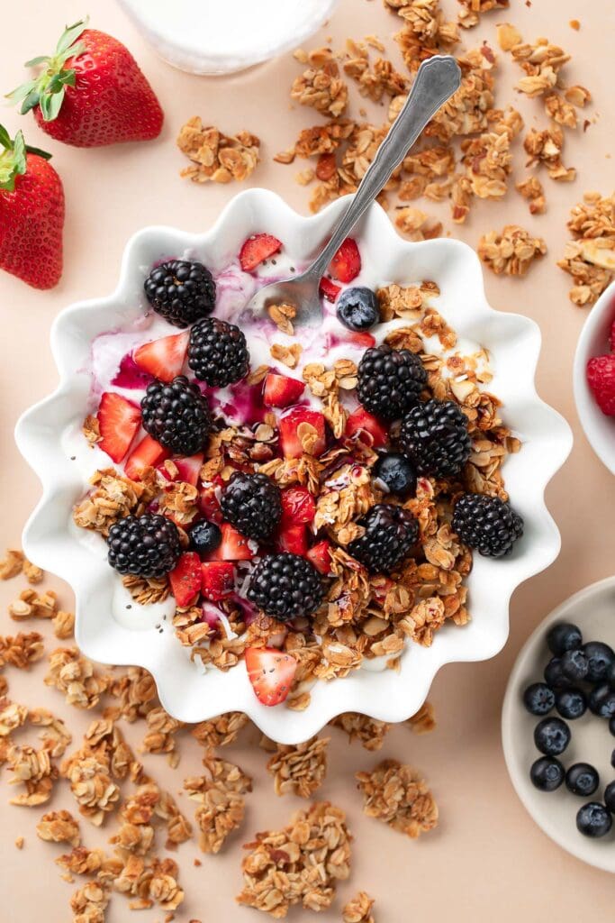 24 Easy & Healthy Breakfast Bowls to Start the Morning Right