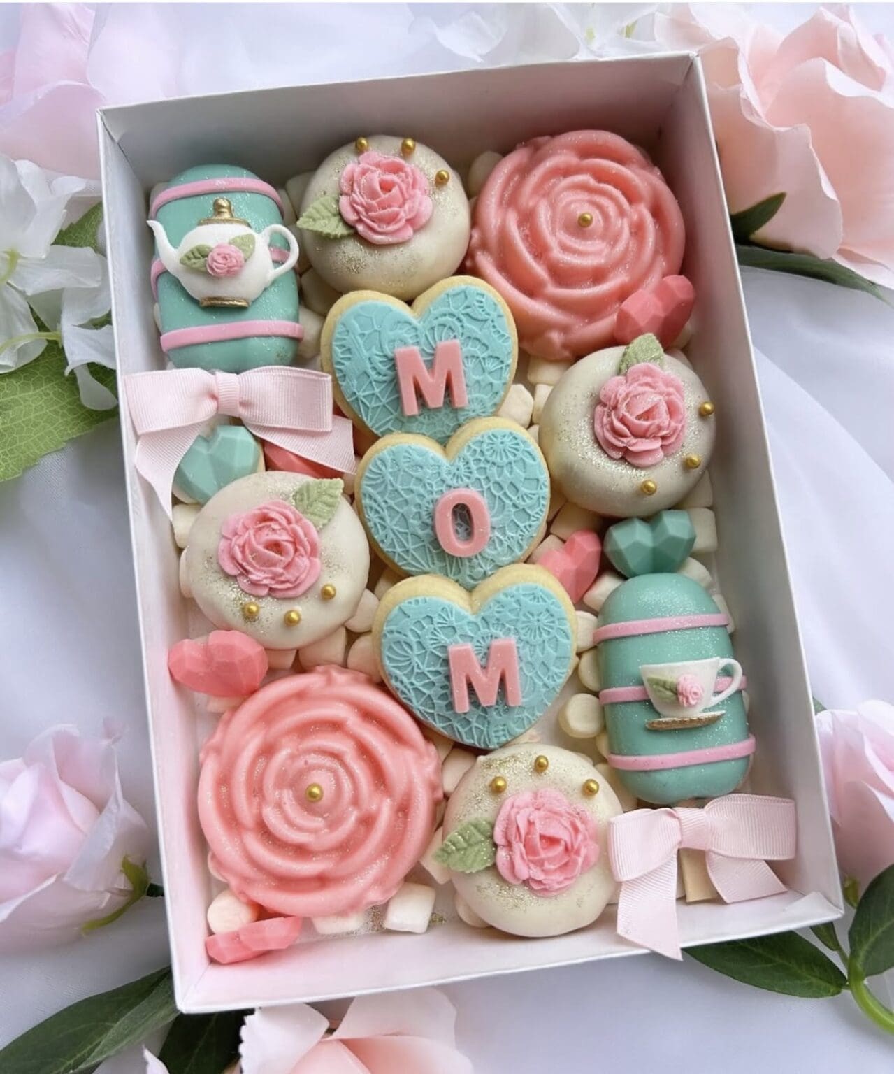 29 Mouth-Watering Mother's Day Treat Box Ideas She'll Enjoy