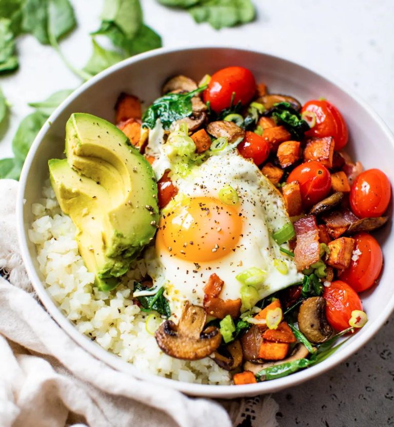 24 Easy & Healthy Breakfast Bowls to Start the Morning Right