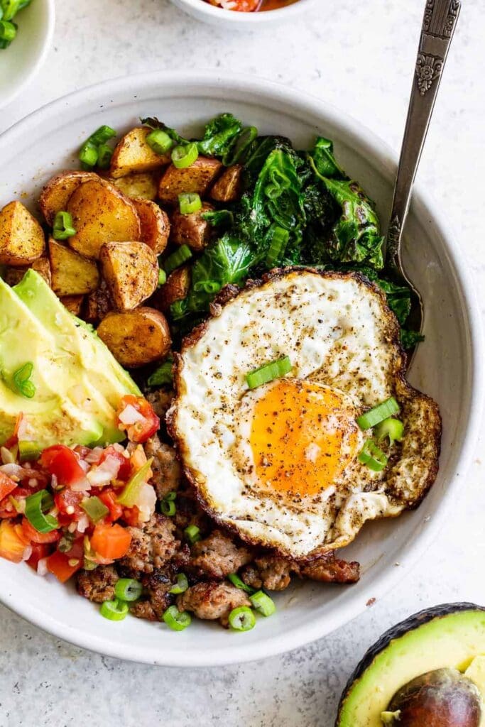 24 Easy & Healthy Breakfast Bowls to Start the Morning Right