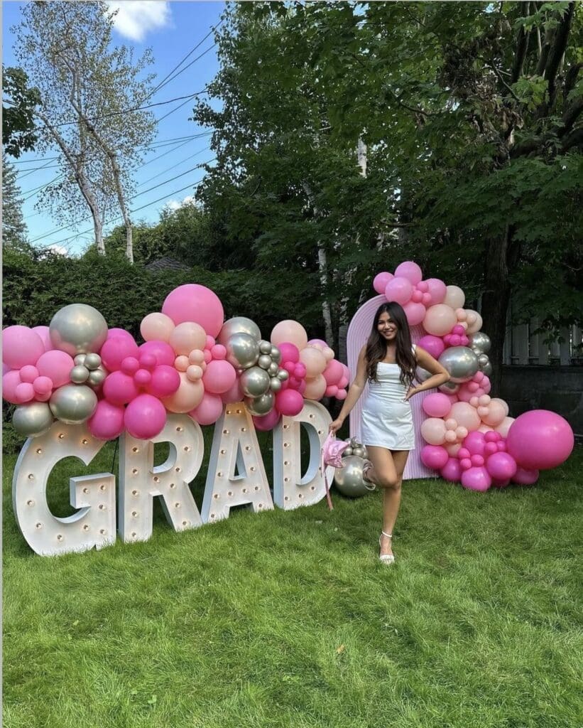 35 Insanely Cute Graduation Party Photo Backdrop Ideas