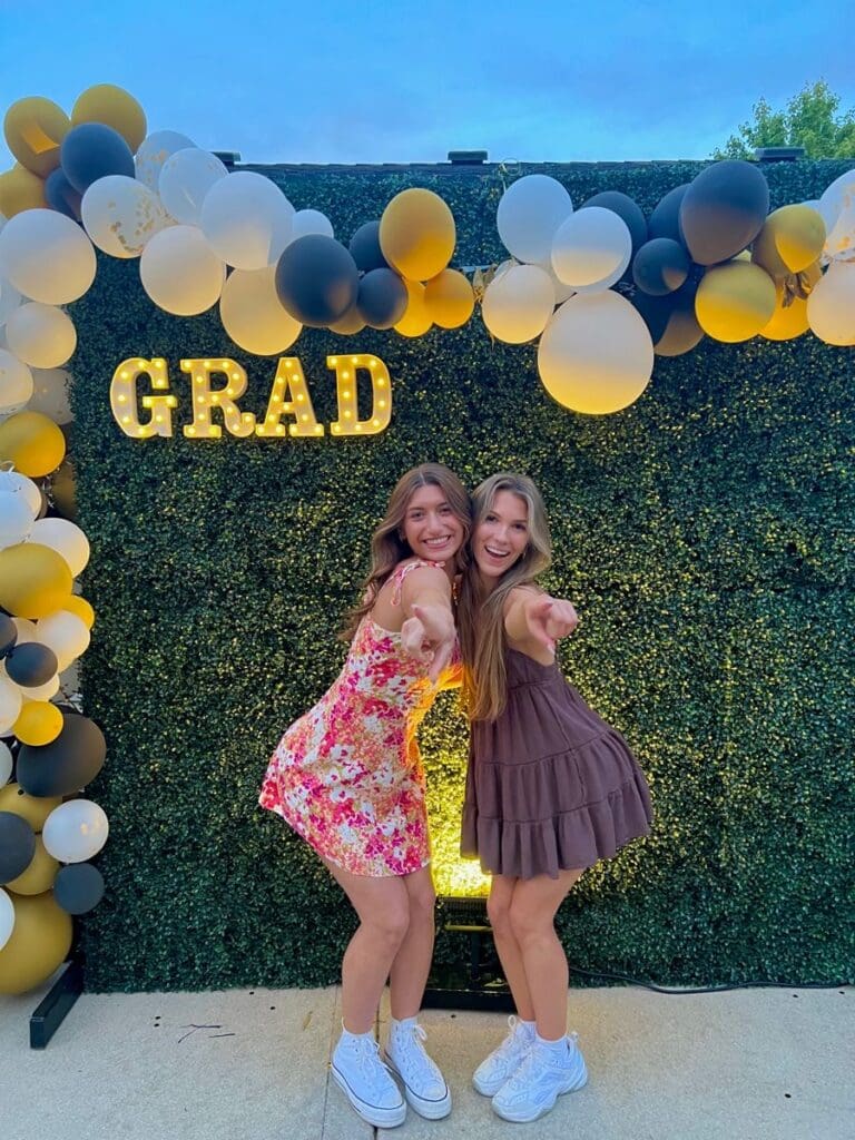 35 Insanely Cute Graduation Party Photo Backdrop Ideas