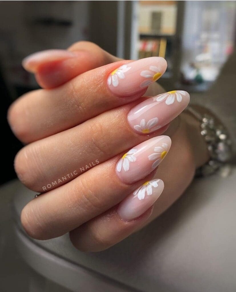 32 Stunning Neutral Summer Nail Ideas You'll Love