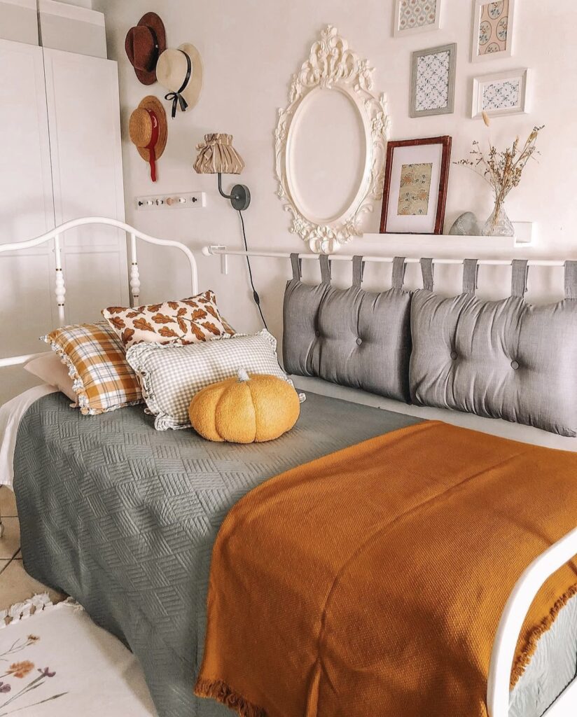 22 Cozy and Inviting Fall Bedroom Ideas You'll Love