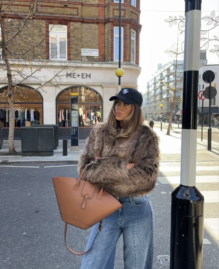 30 Cozy Winter Outfit Ideas to Stay Warm & Stylish