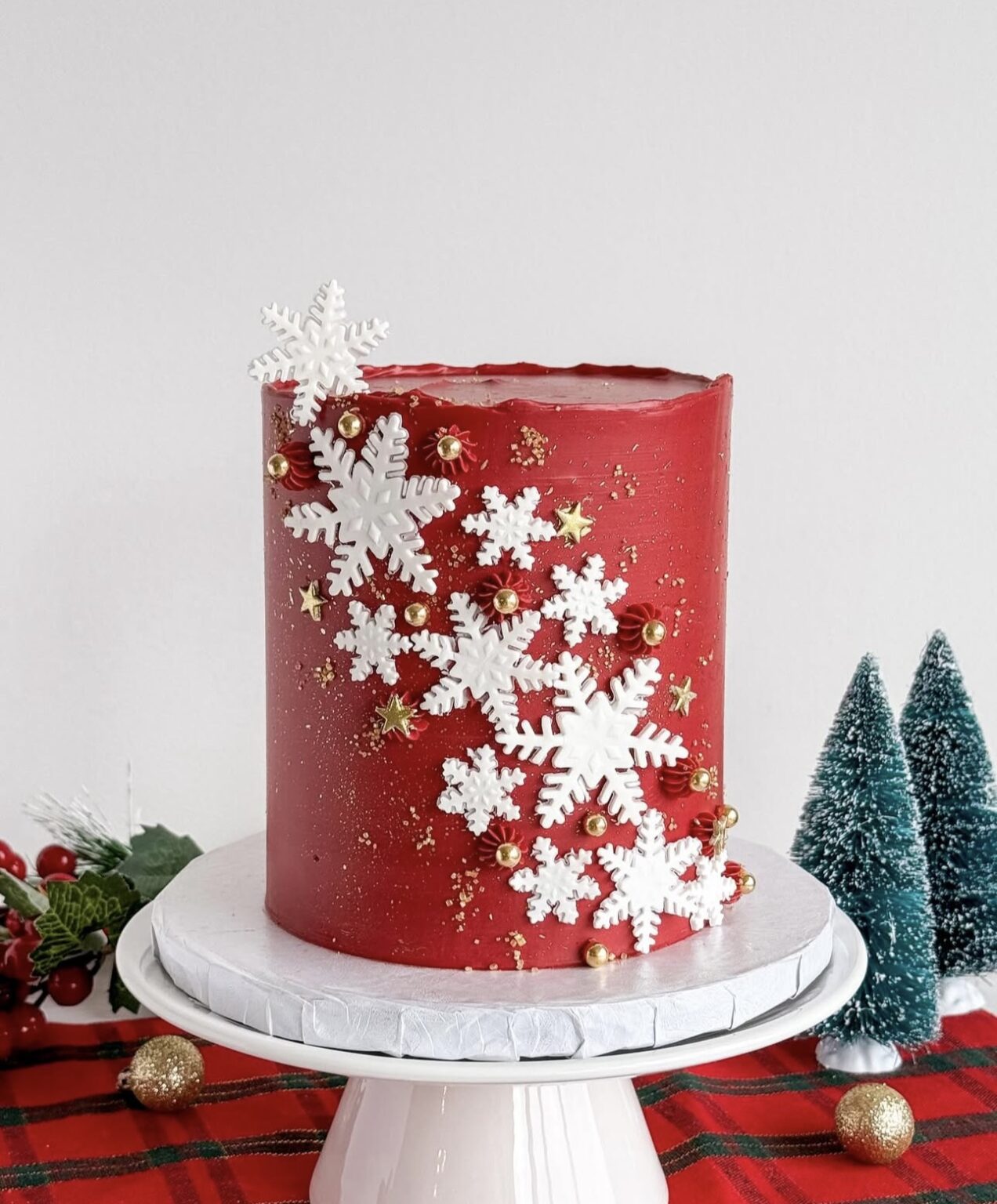 25 Creative Christmas Cake Ideas That’ll Wow Your Guests