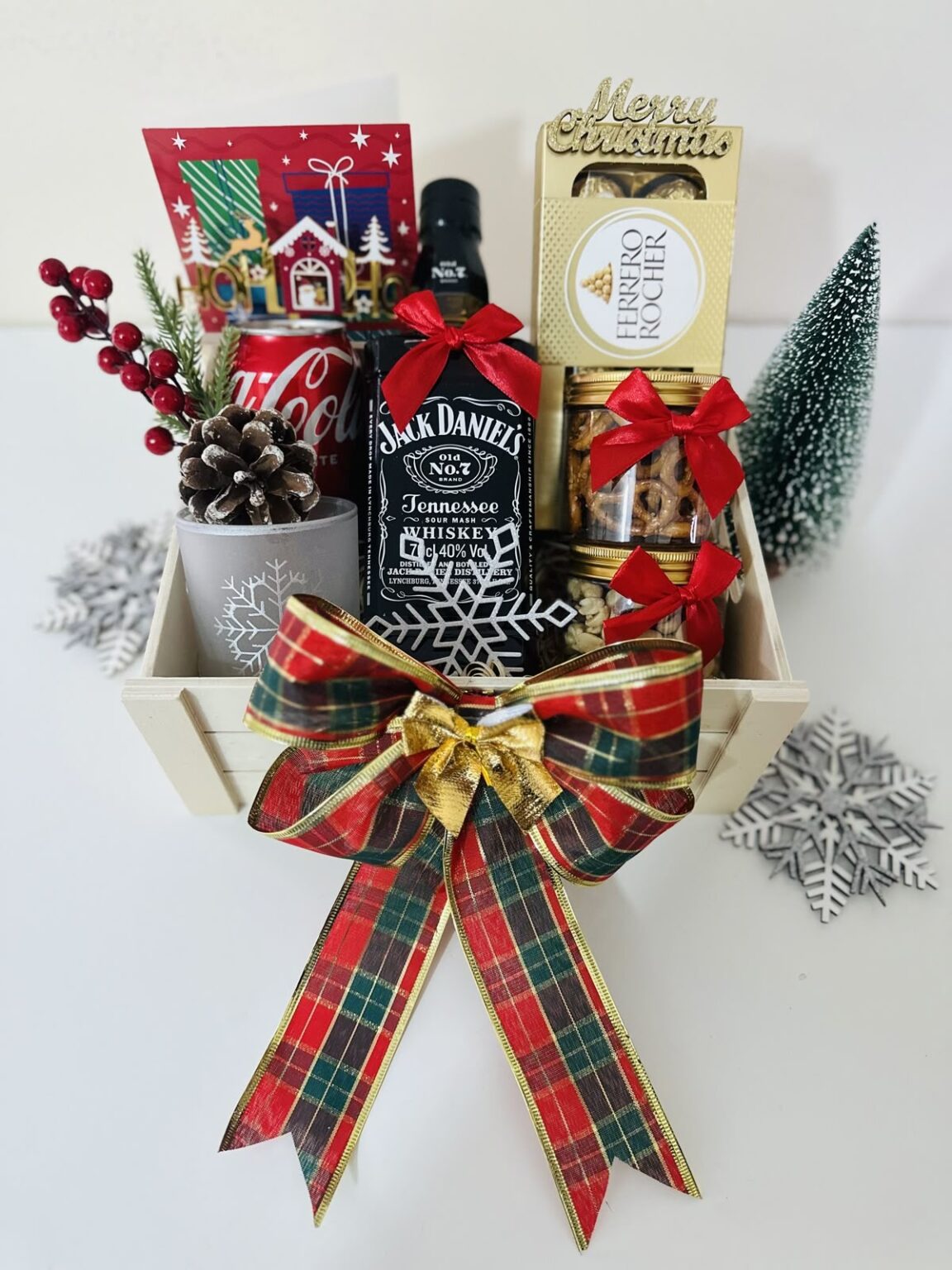 30 DIY Christmas Gift Basket Ideas That Are Perfect for Anyone